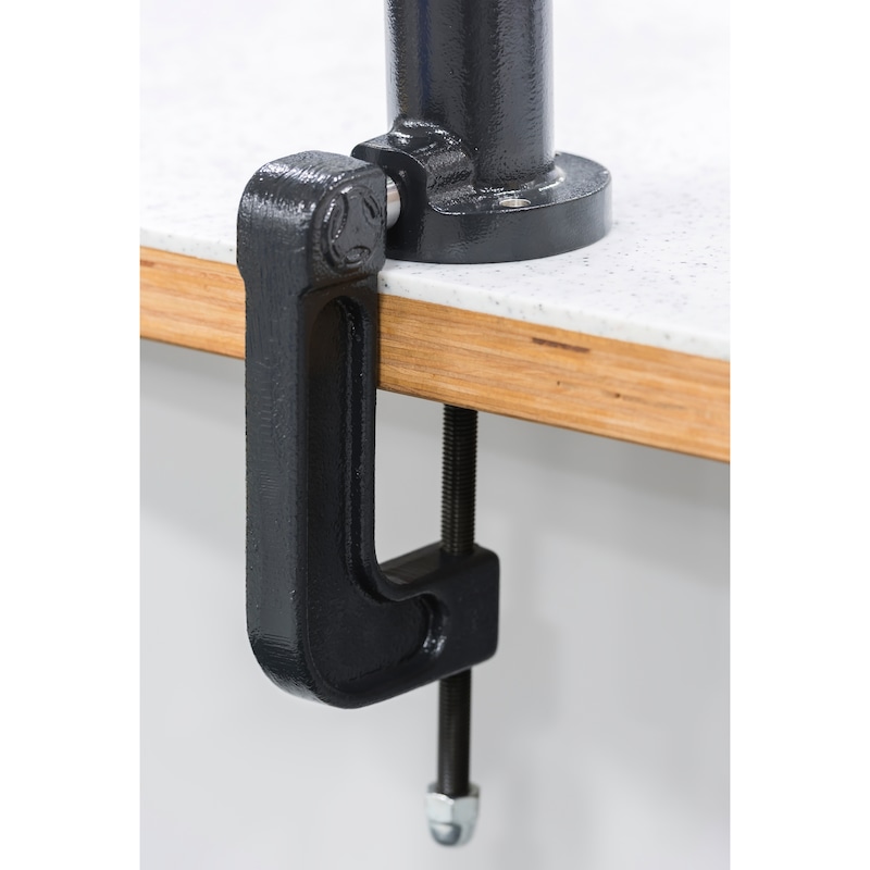 raccord de fixation pour fixer la table